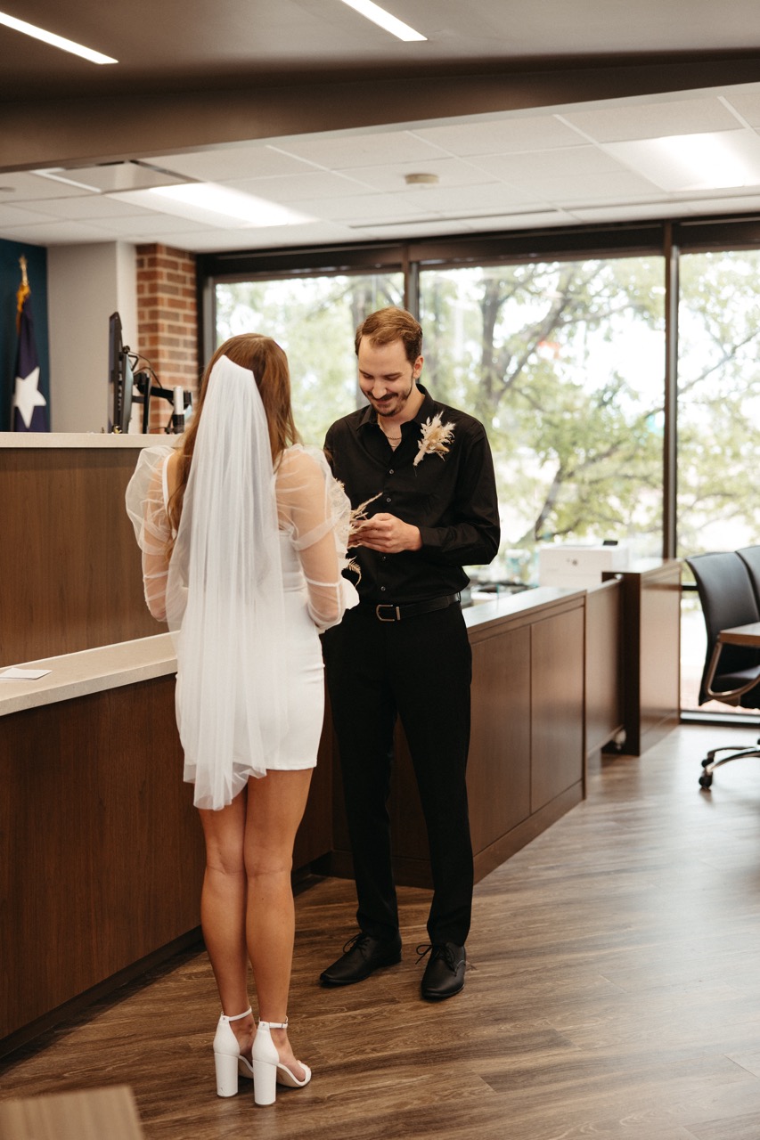 Downtown Dallas Courthouse Elopement - brookecolephoto.com Downtown Dallas Courthouse Elopement - brookecolephoto.com