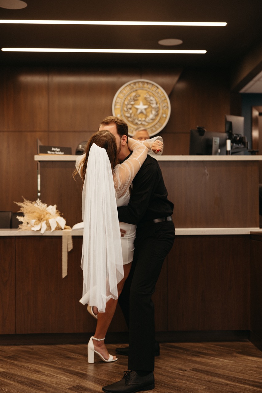 Downtown Dallas Courthouse Elopement - brookecolephoto.com